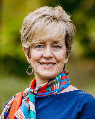 Photo of Lynn Ménard-Kim, MFA, Pre-Licensed Professional