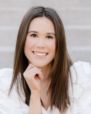 Photo of Maddy Cook, BS, MFTI, Pre-Licensed Professional